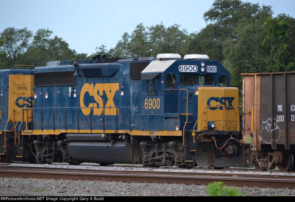 CSX GP40-2 6900